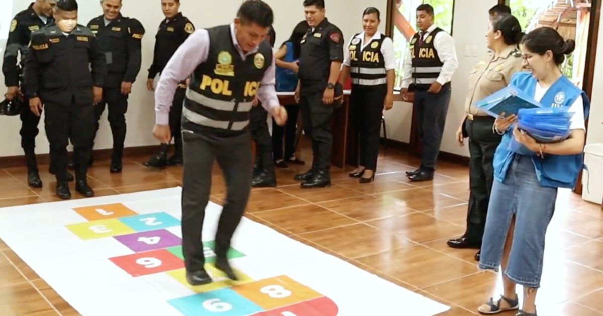 Peruvian Police goes into Childhood Mode